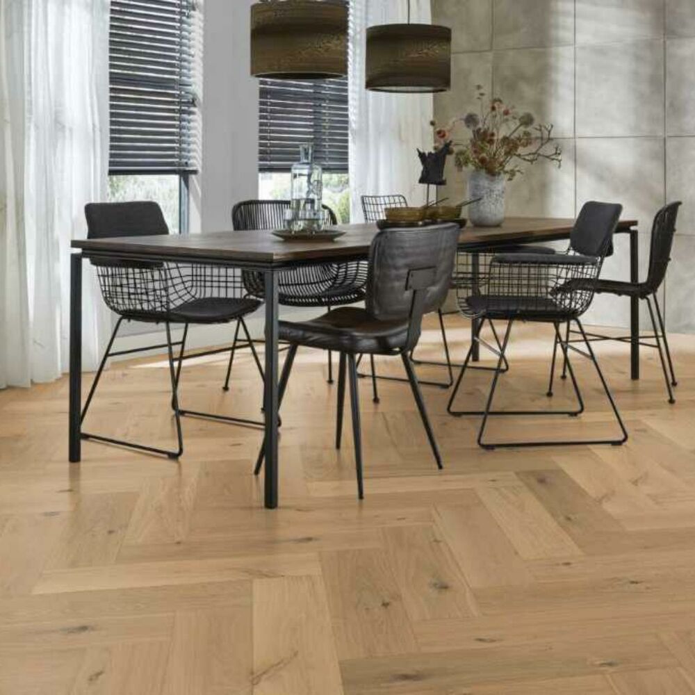 Batôn rompus semi massif. Chevrons en chêne semi-massif | BELAT parquet